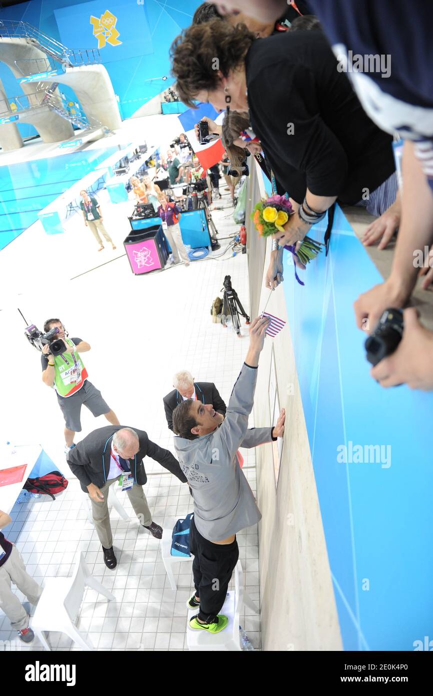 USA's Michael Phelps celebrates his gold medal on men's 4x200 meters ...