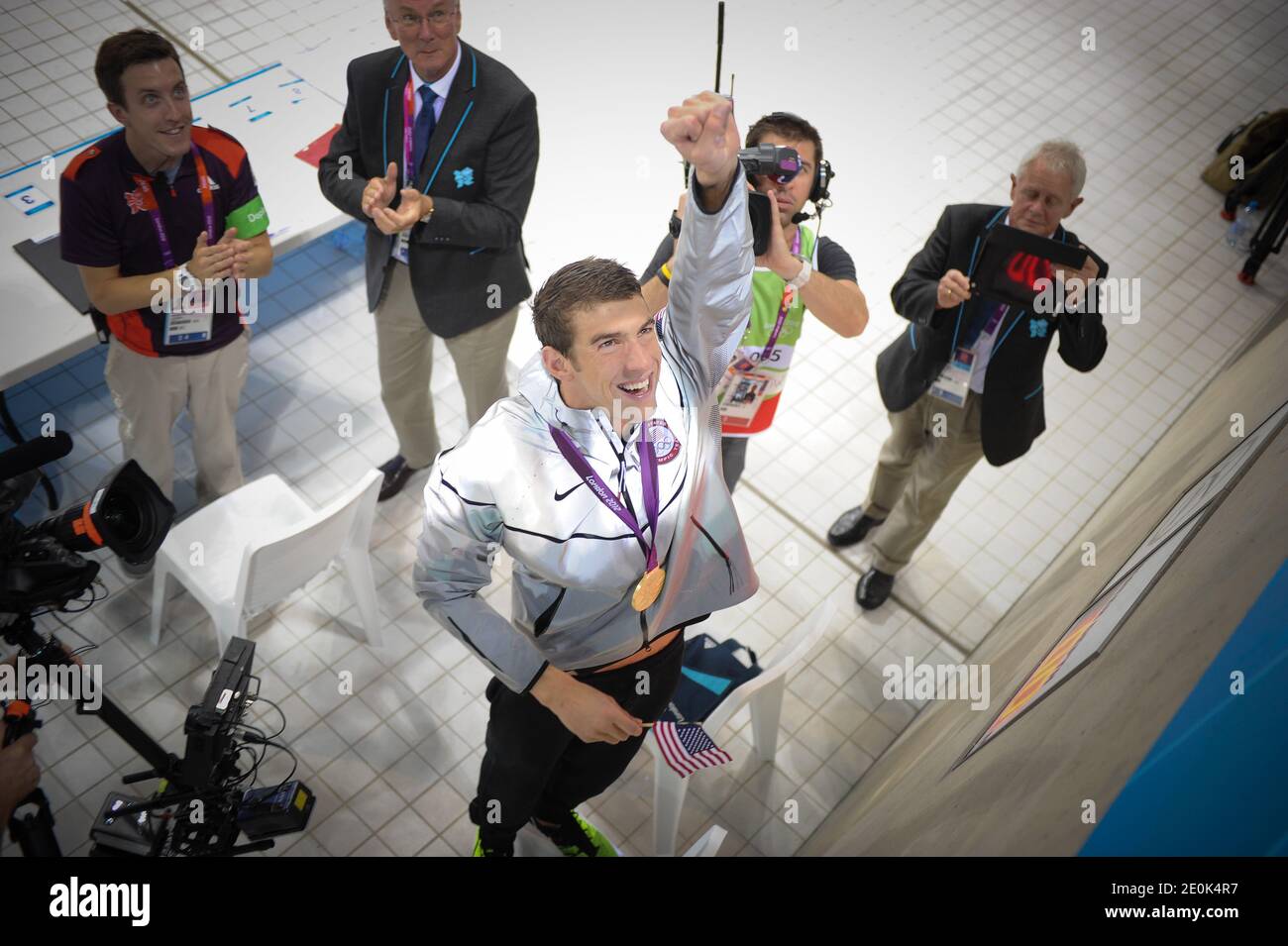 USA's Michael Phelps celebrates his gold medal on men's 4x200 meters ...