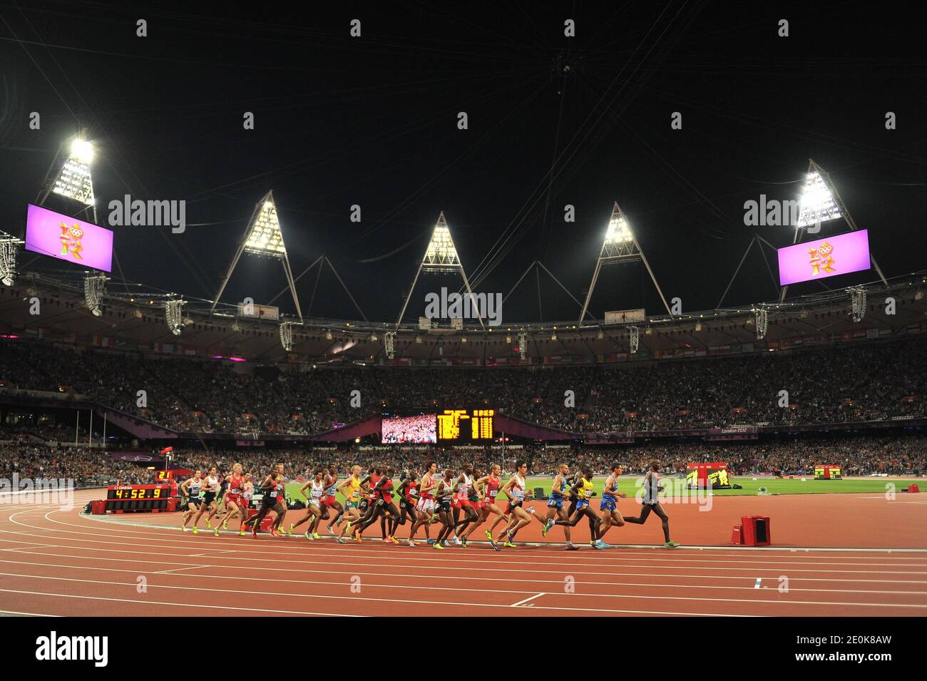 000m olympic stadium hi-res stock photography and images - Alamy