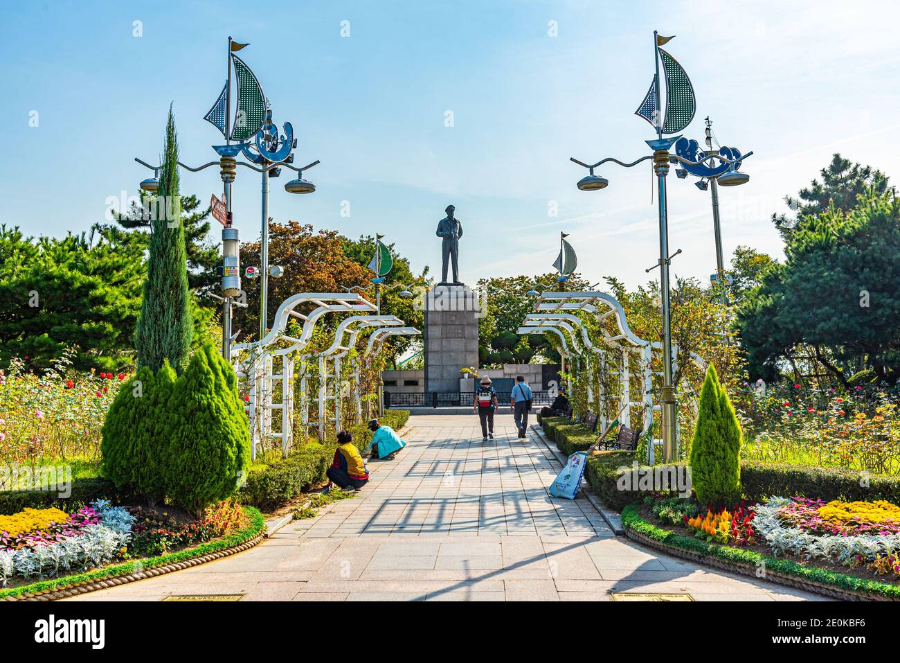 Macarthur sculpture hi-res stock photography and images - Alamy