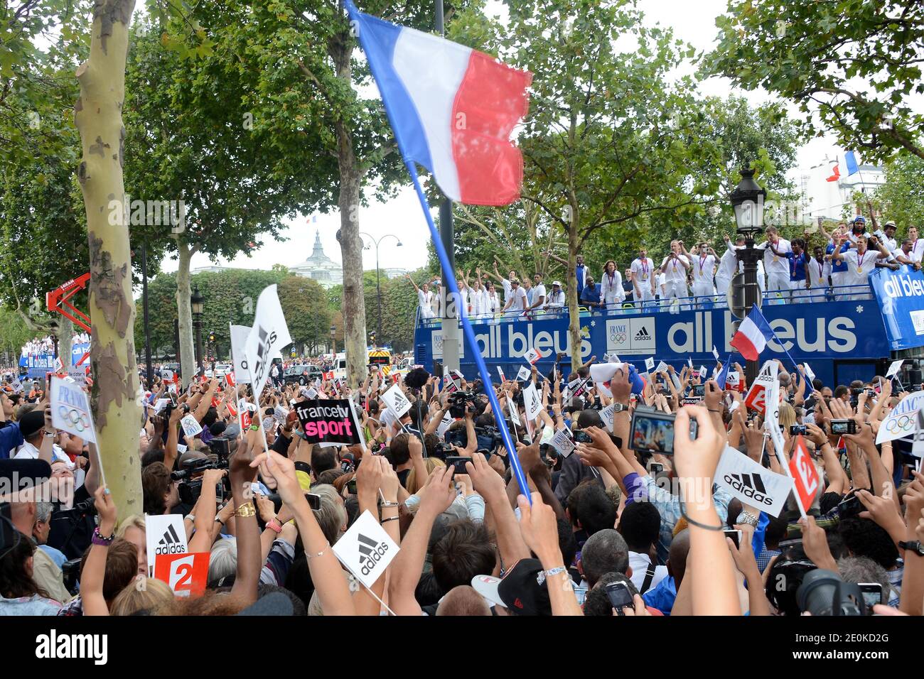 Olympische parade hi-res stock photography and images - Alamy