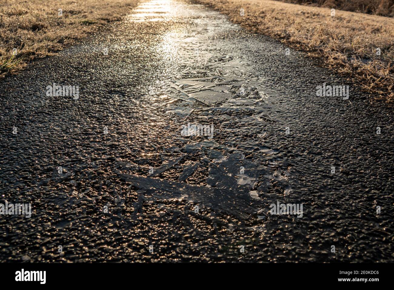 Path slippery black ice hi-res stock photography and images - Alamy