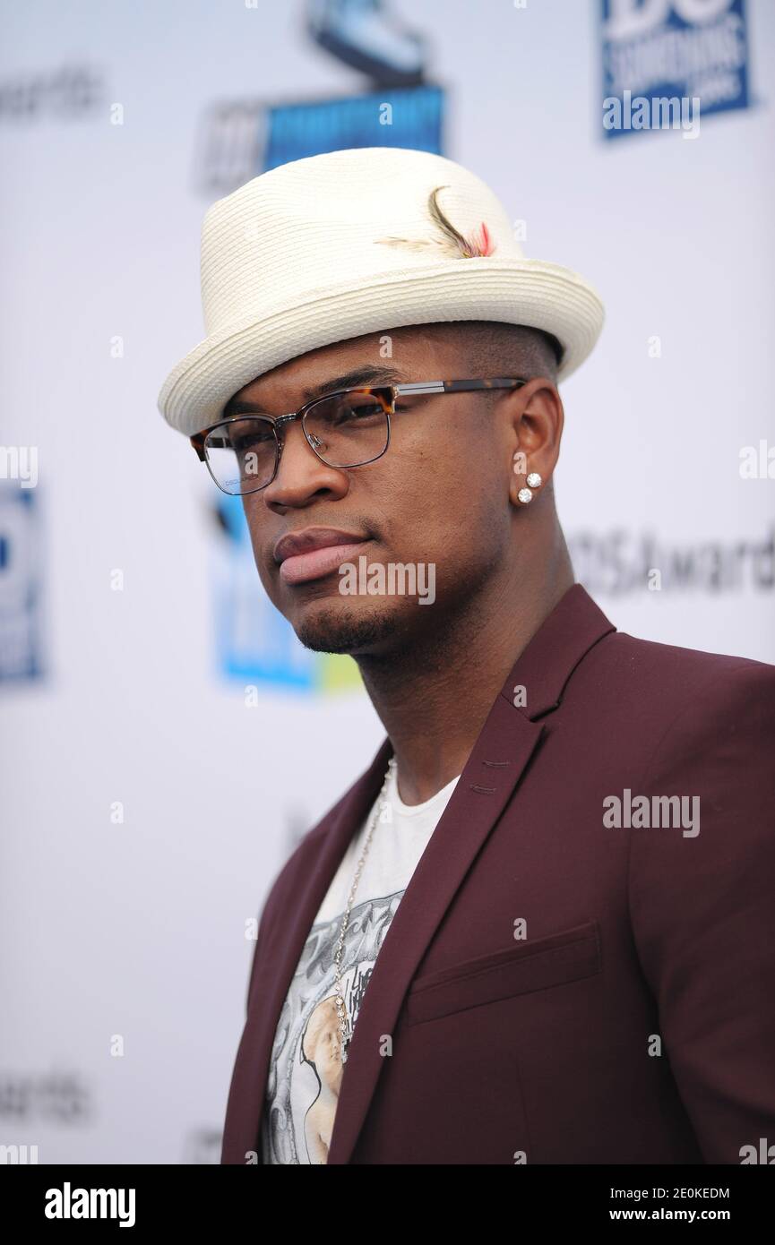Ne-Yo arrives at the 2012 Do Something Awards at Barker Hangar in Santa ...