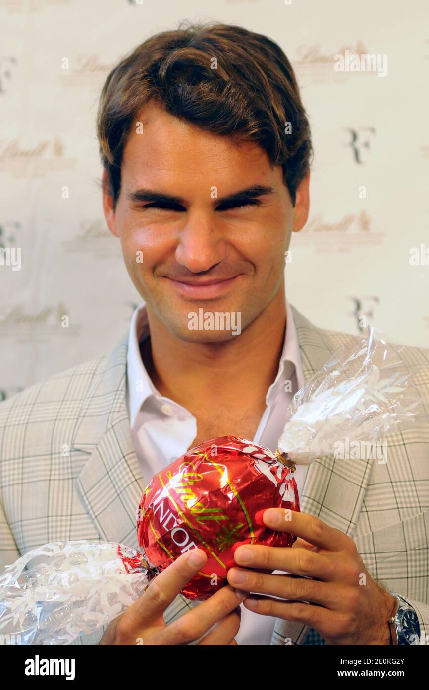 Roger Federer at the Lindt Chocolate Flagship store on Fifth Avenue to ...