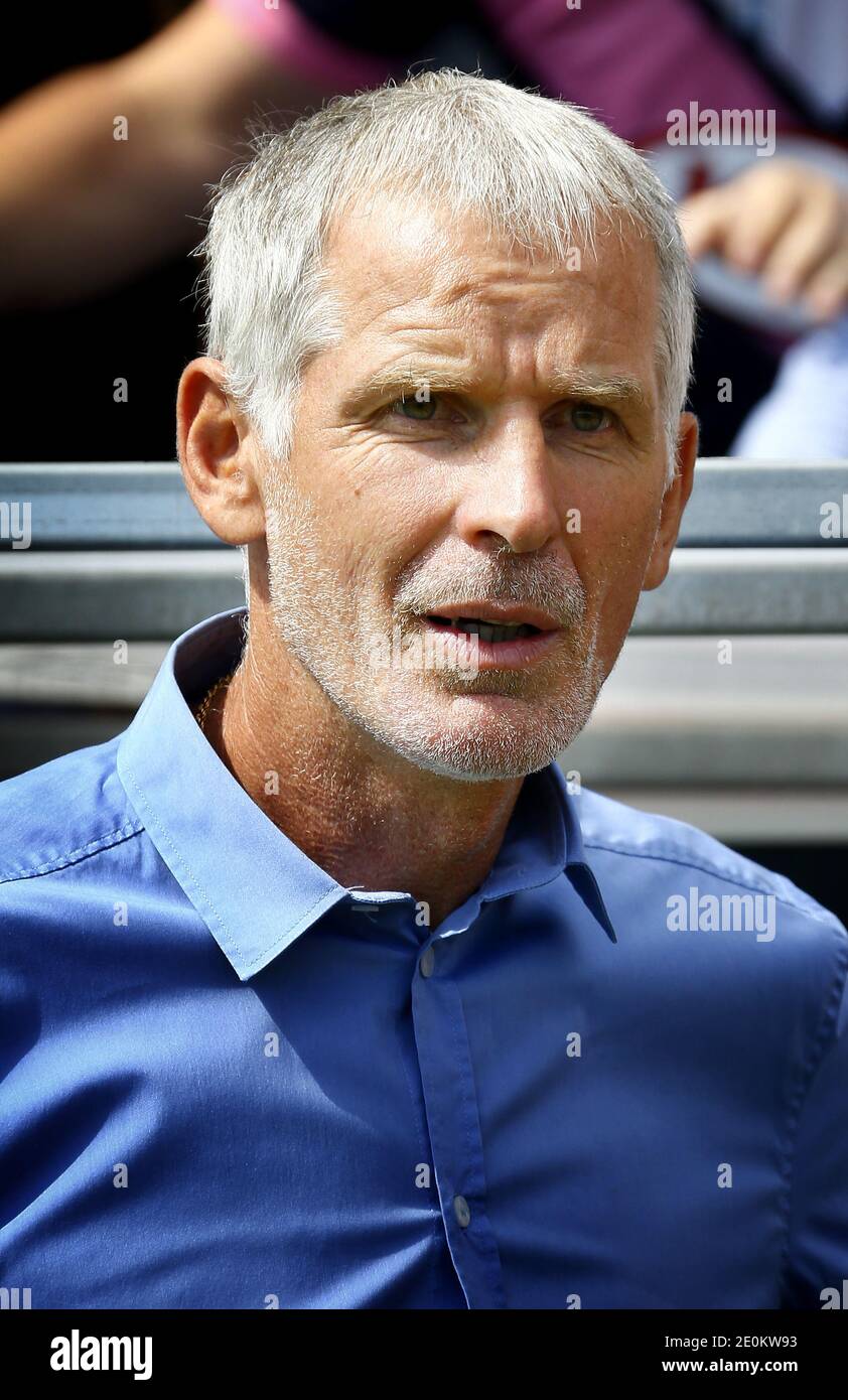 Bordeaux' coach Francis Gillot during the French First League soccer ...