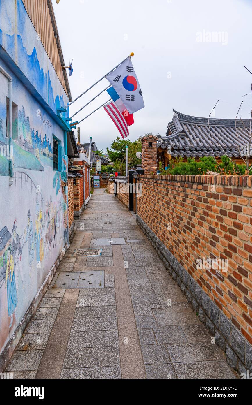 JEONJU, KOREA, OCTOBER 23, 2019: Grafitti decorated street at hanok ...