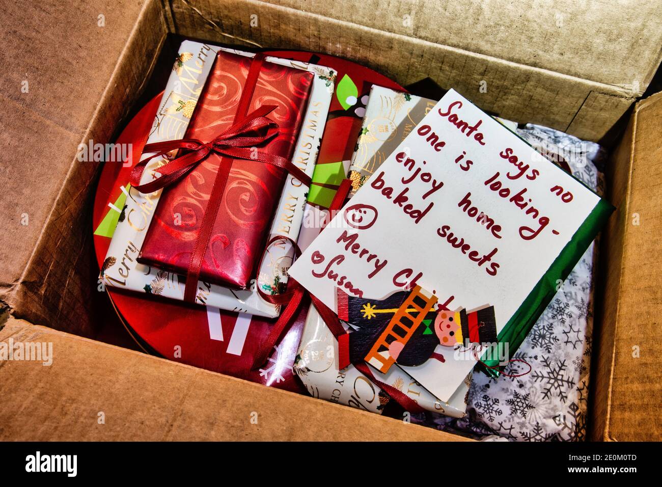 Wrapped christmas presents hi-res stock photography and images - Alamy