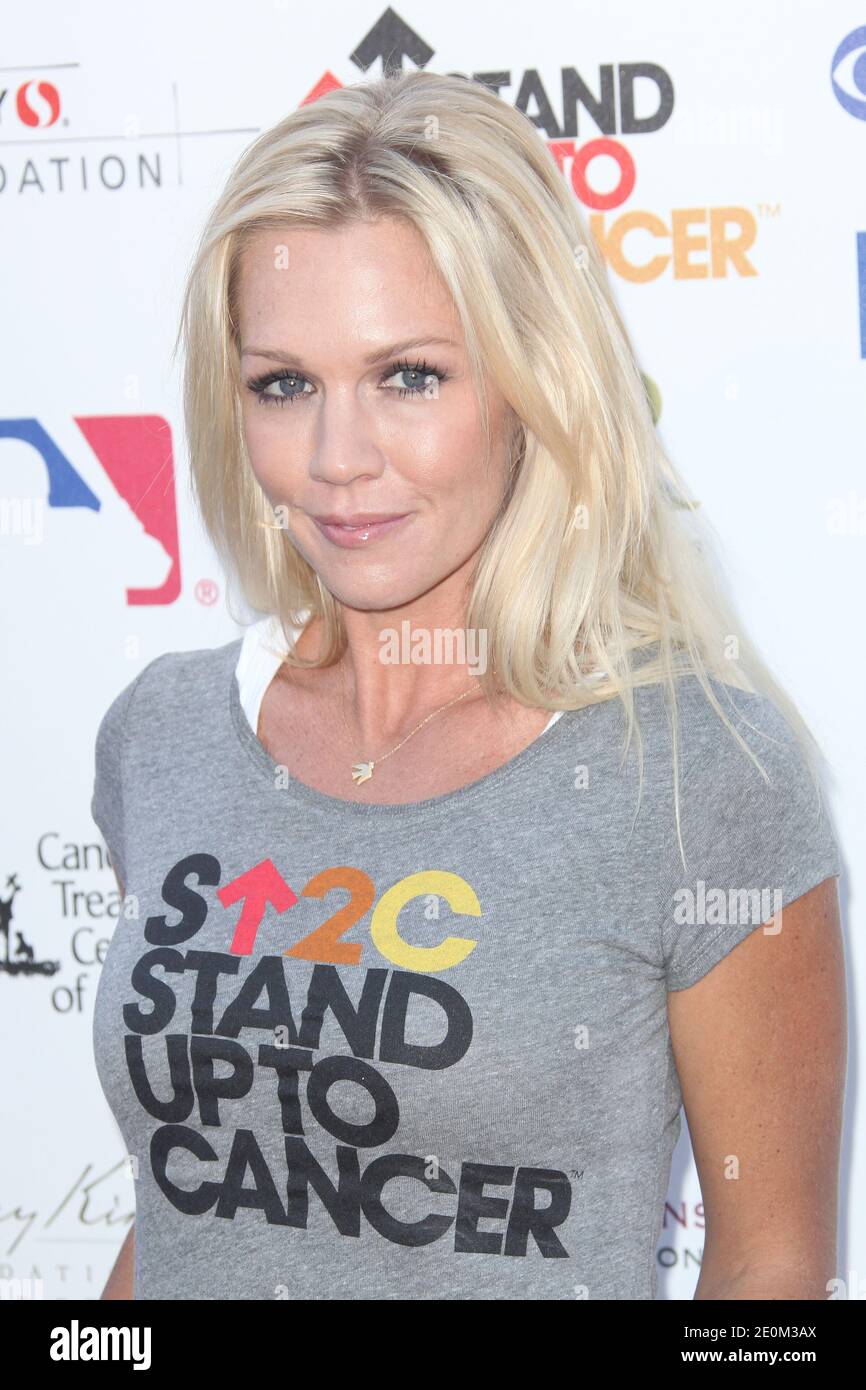 Jennie Garth arriving at the 'Stand Up to Cancer Benefit' held at the ...