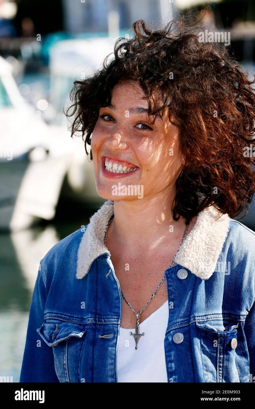Chollet daphne hi-res stock photography and images - Alamy