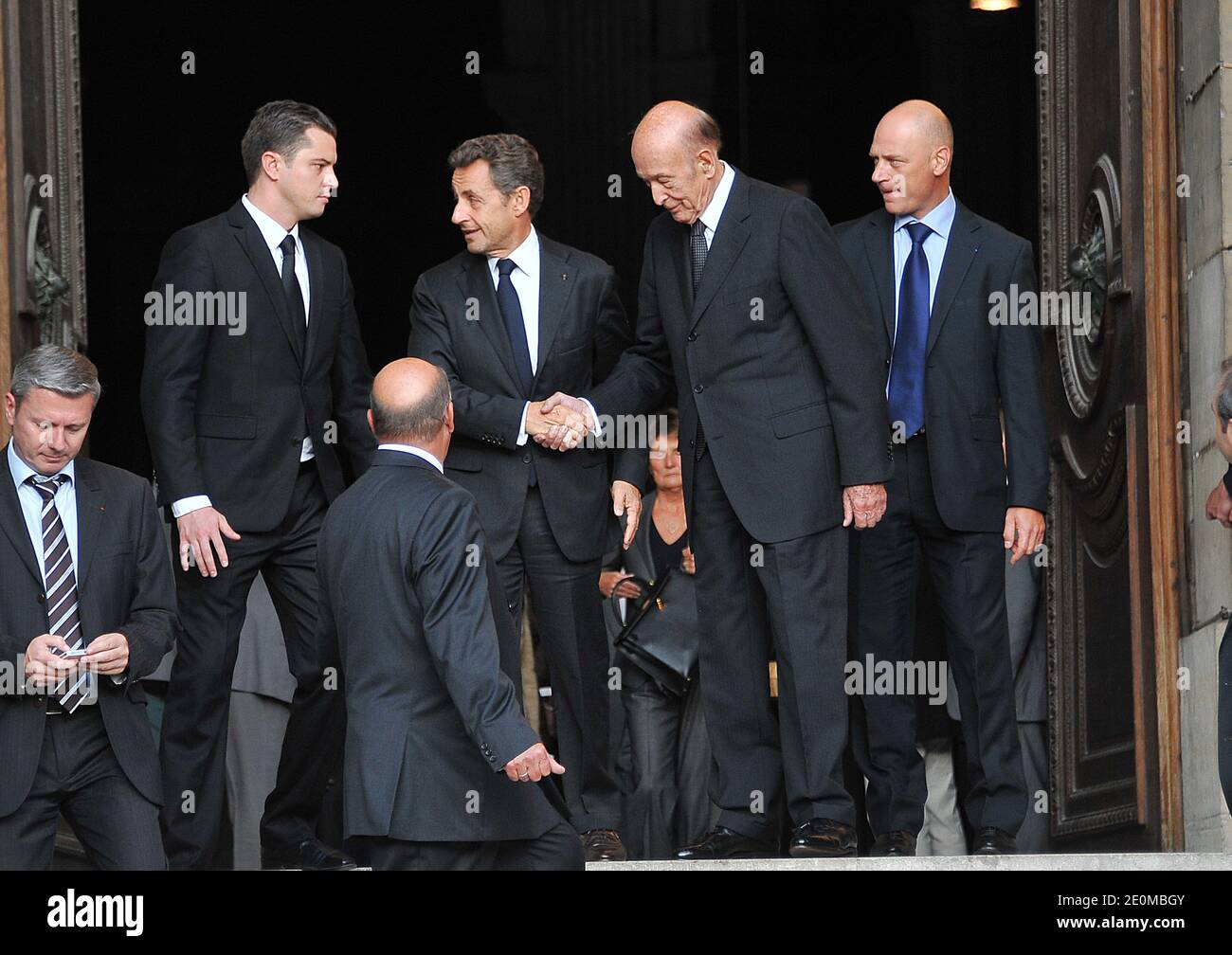 Former presidents Valery Giscard d'Estaing and Nicolas Sarkozy ...
