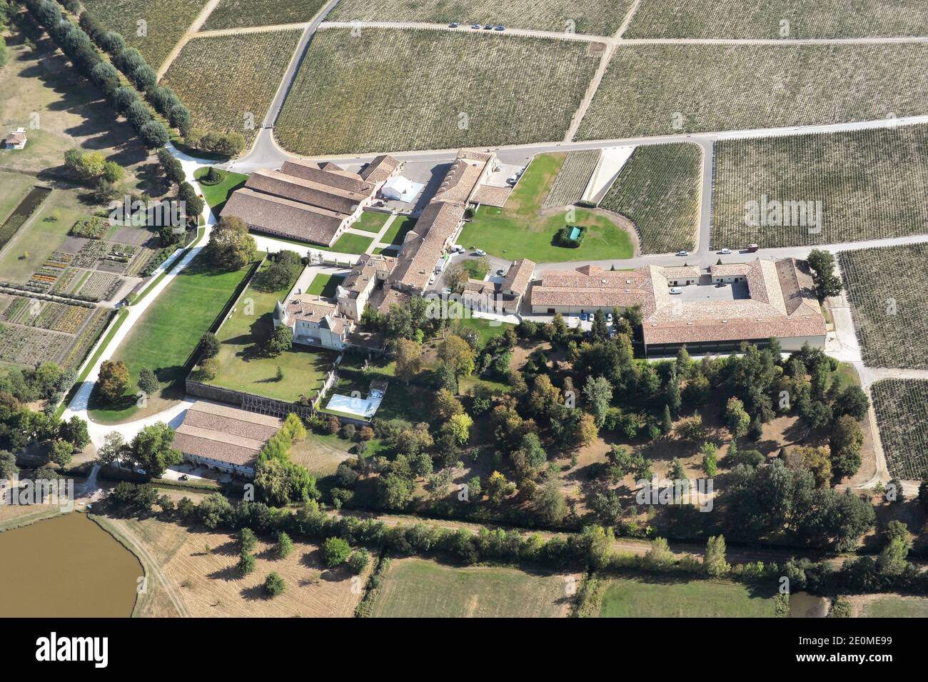 Bordeaux vineyard chateau lafite hi-res stock photography and images ...