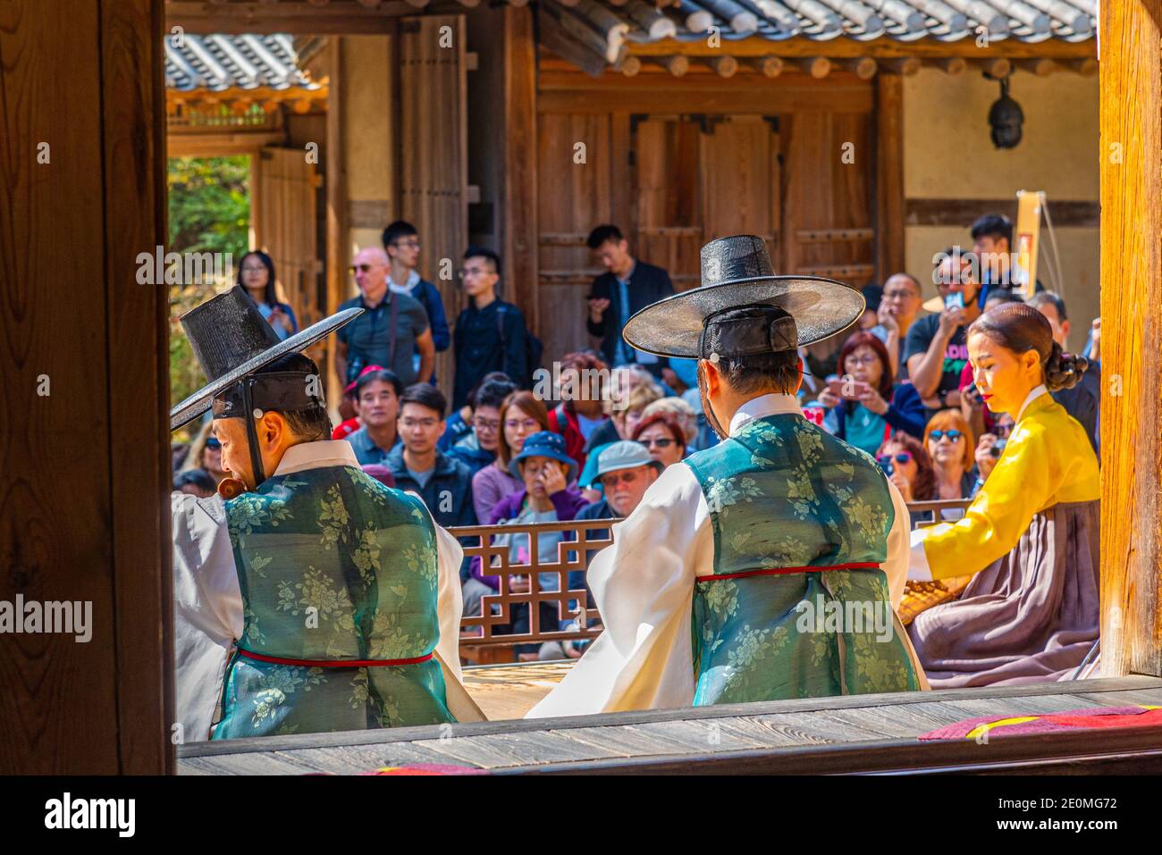 Stage performance korea hi-res stock photography and images - Alamy