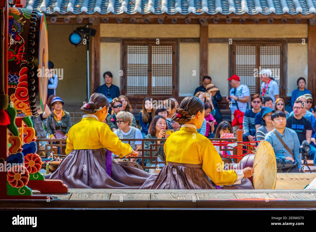 Korean singer traditional hi-res stock photography and images - Alamy