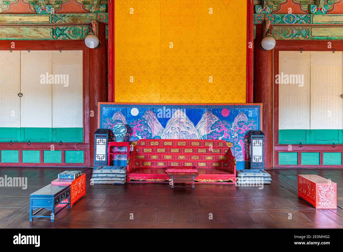 Asian throne room hi-res stock photography and images - Alamy