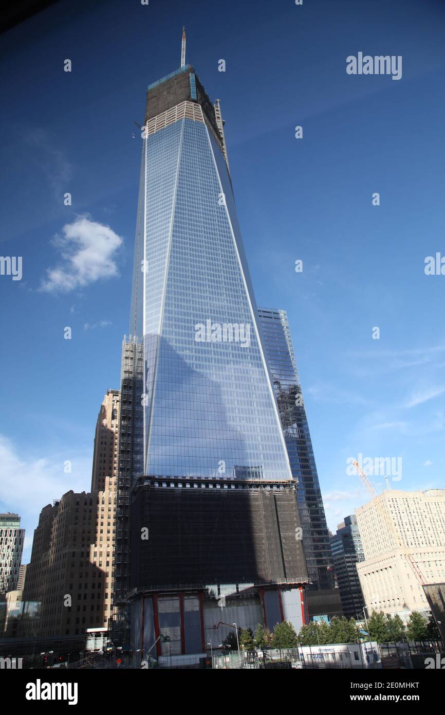 Freedom tower tour de la liberte hi-res stock photography and images ...