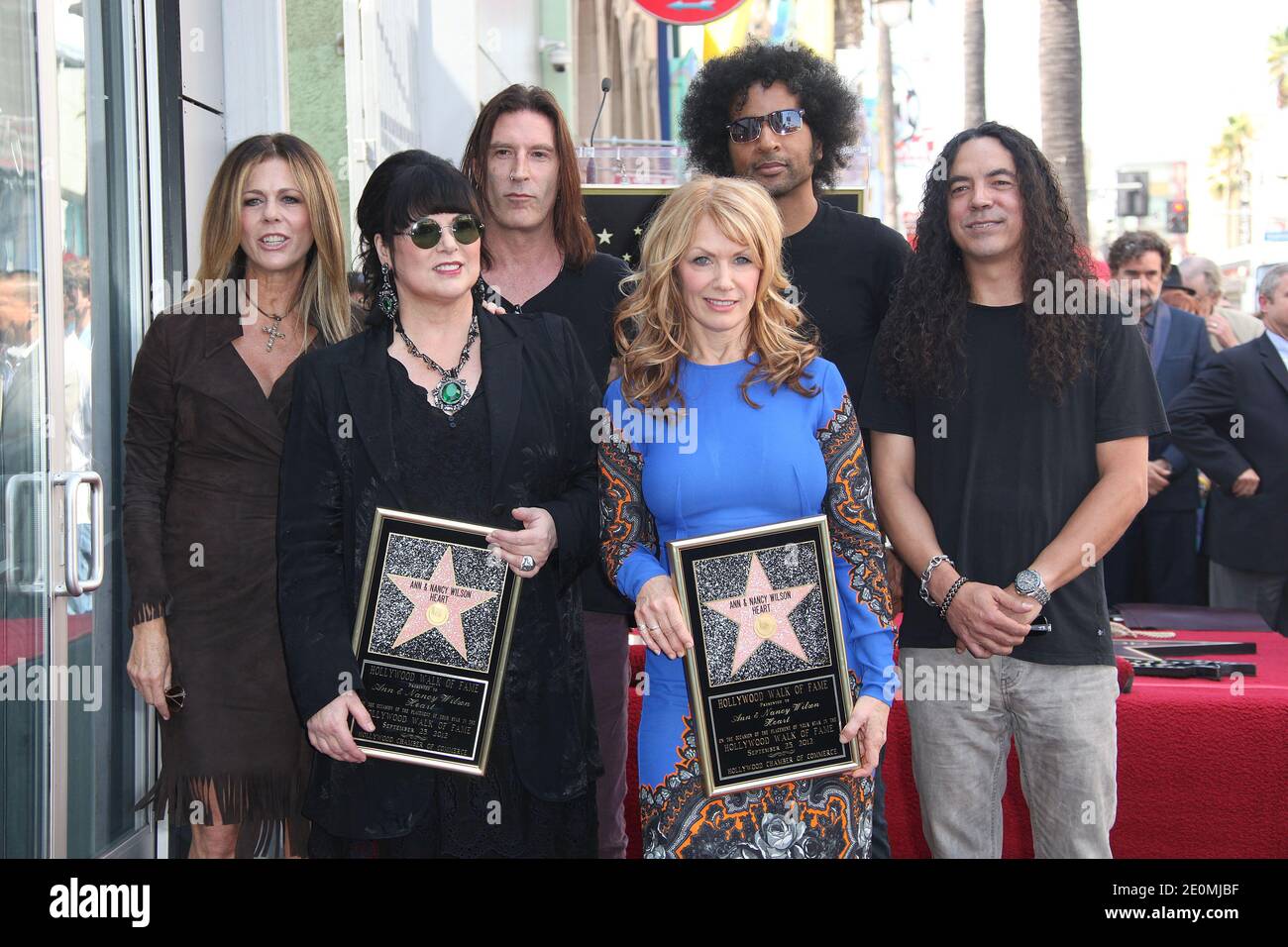 Rita Wilson and members of Alice in Chains pose with Ann Wilson and ...
