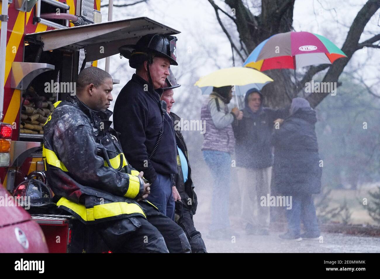 St. Louis, United States. 01st Jan, 2021. St. Louis firefighters try to ...