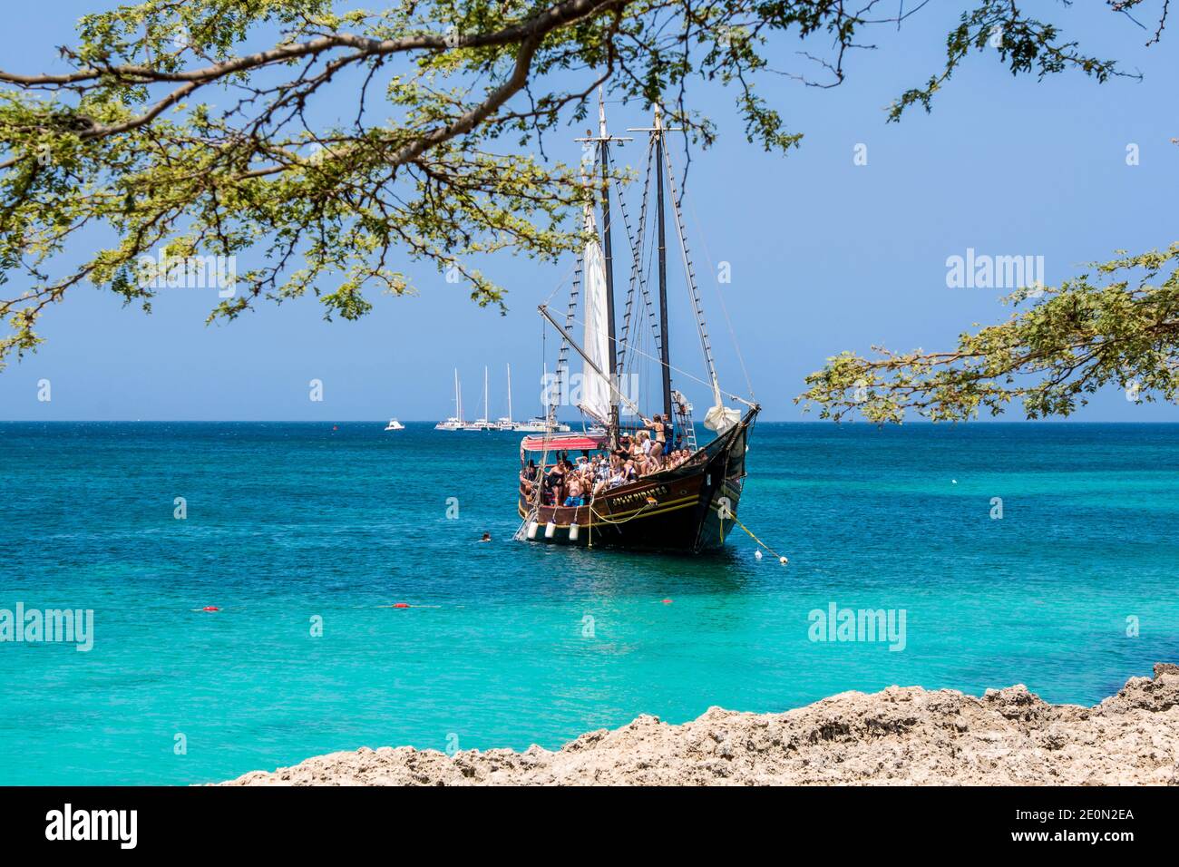 Snorkelling tour off Malmok Beach, Aruba Stock Photo - Alamy