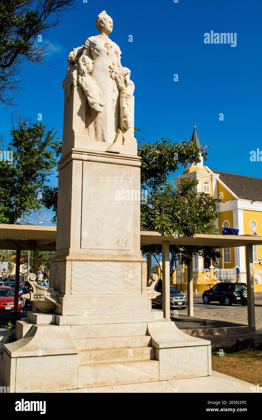Queen Wilhelmina statue monument, Willemstad, Curacao Stock Photo - Alamy
