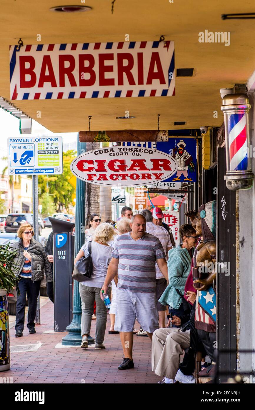 Cuban neighbourhood hi-res stock photography and images - Alamy