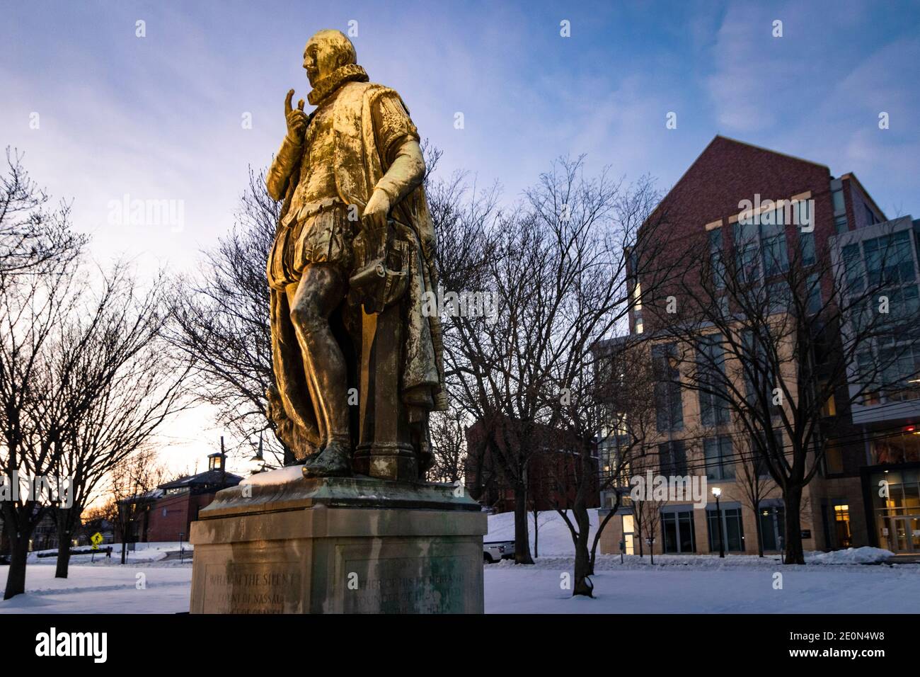 Old college university building statue hi-res stock photography and ...