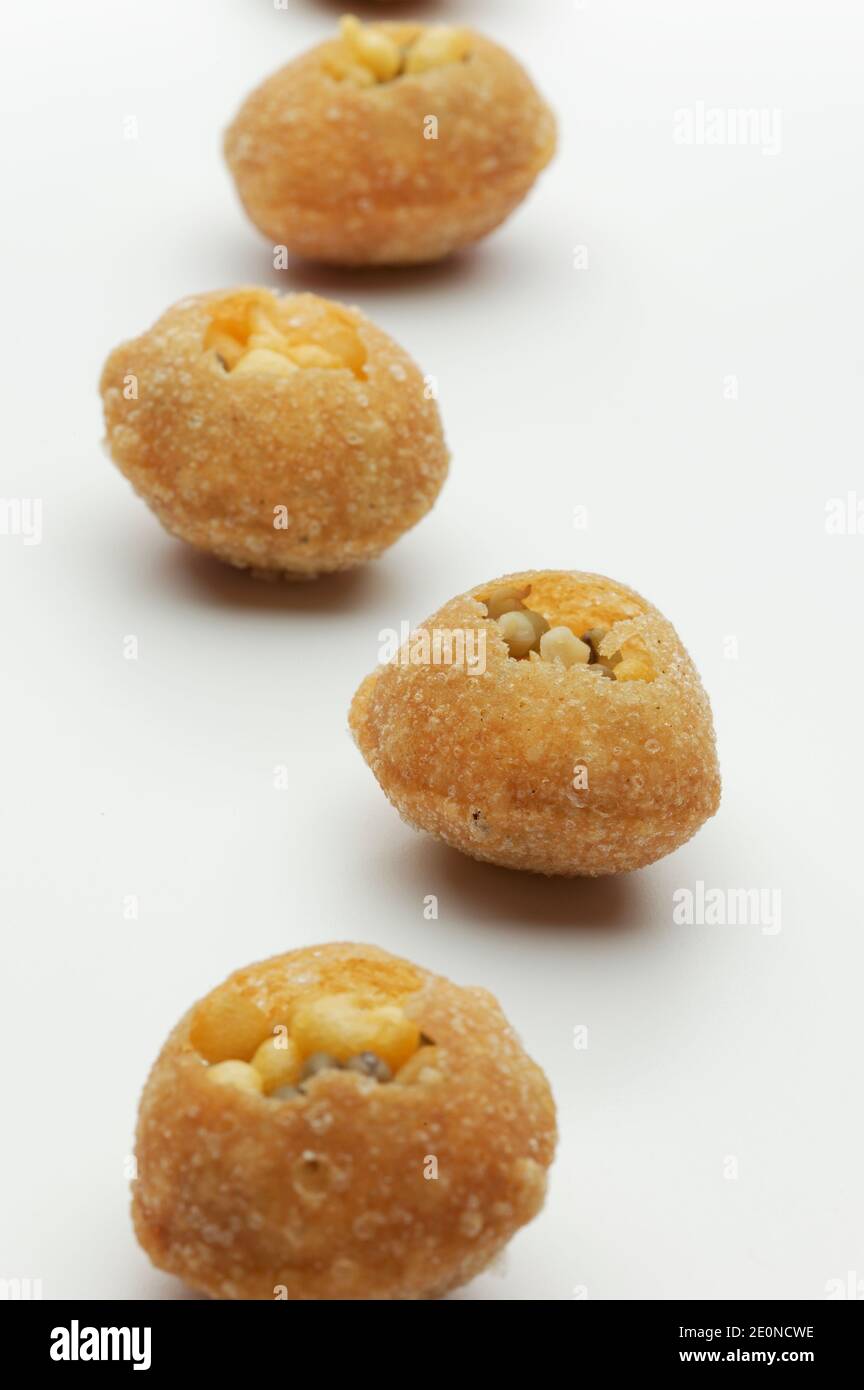 Panipuri or Gol Gappa or Chaat Indian fast food Chaat, Spices Fast Food ...