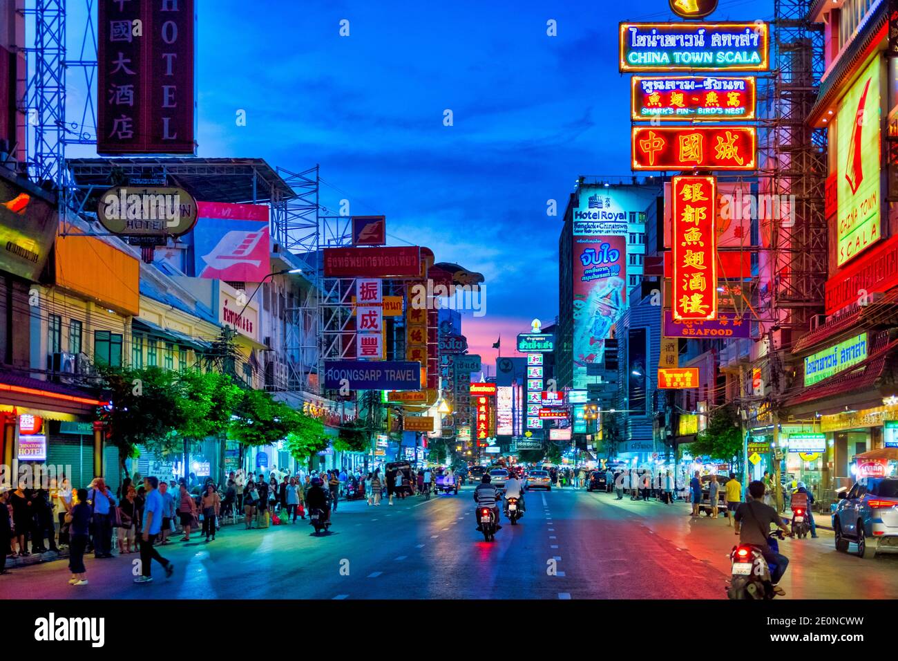 Yaowarat Road, Bangkok, Thailand Stock Photo - Alamy