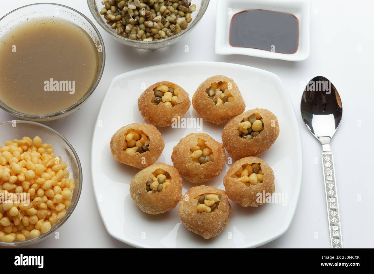 Panipuri or Gol Gappa or Chaat Indian fast food Chaat, Spices Fast Food ...