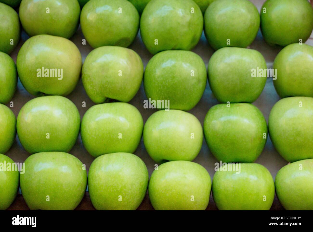 Big green apples hi-res stock photography and images - Alamy