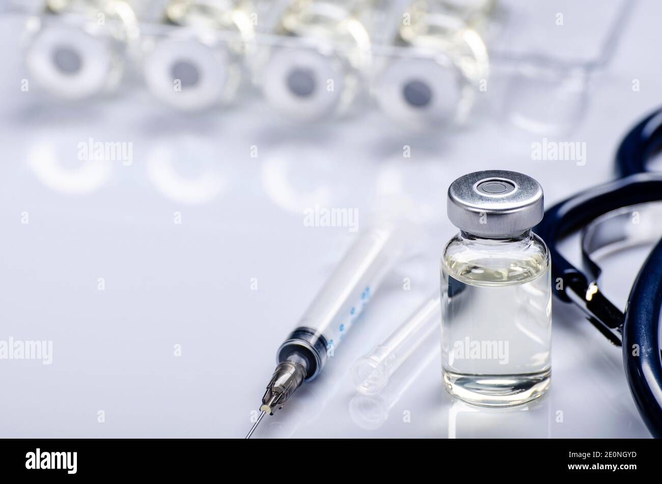 Medical injection vial hi-res stock photography and images - Alamy