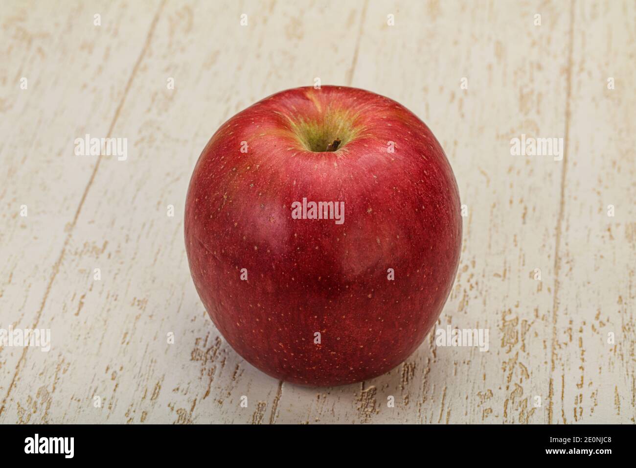 Single Red sweet tasty apple fruit Stock Photo - Alamy