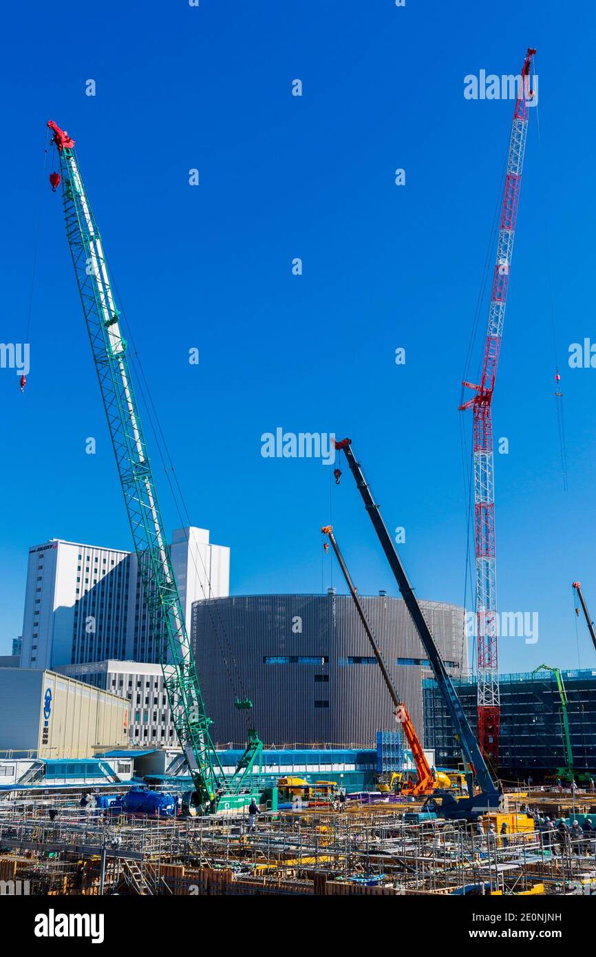 Man in silhouette in tokyo hi-res stock photography and images - Alamy