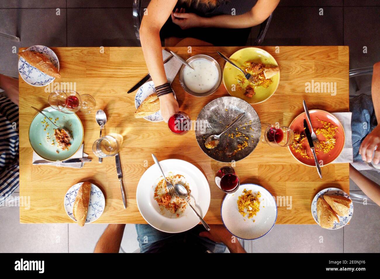 Birds eye view restaurant table hi-res stock photography and images - Alamy