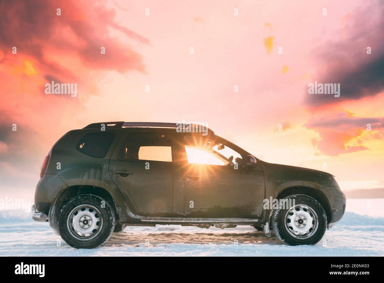 Sunset through car window hi-res stock photography and images - Alamy