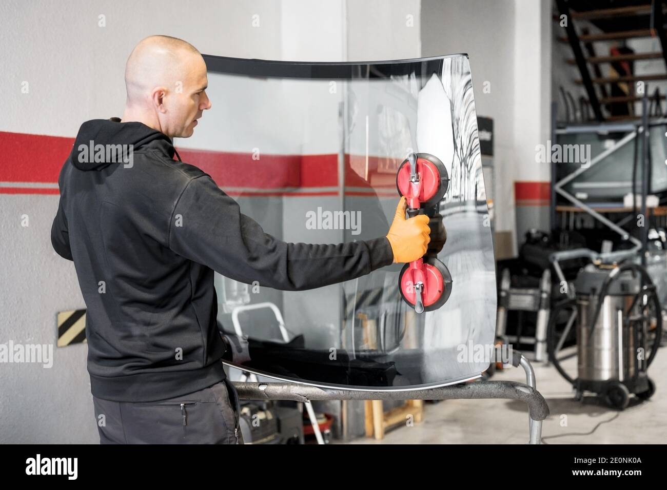 Car glass repair hi-res stock photography and images - Alamy