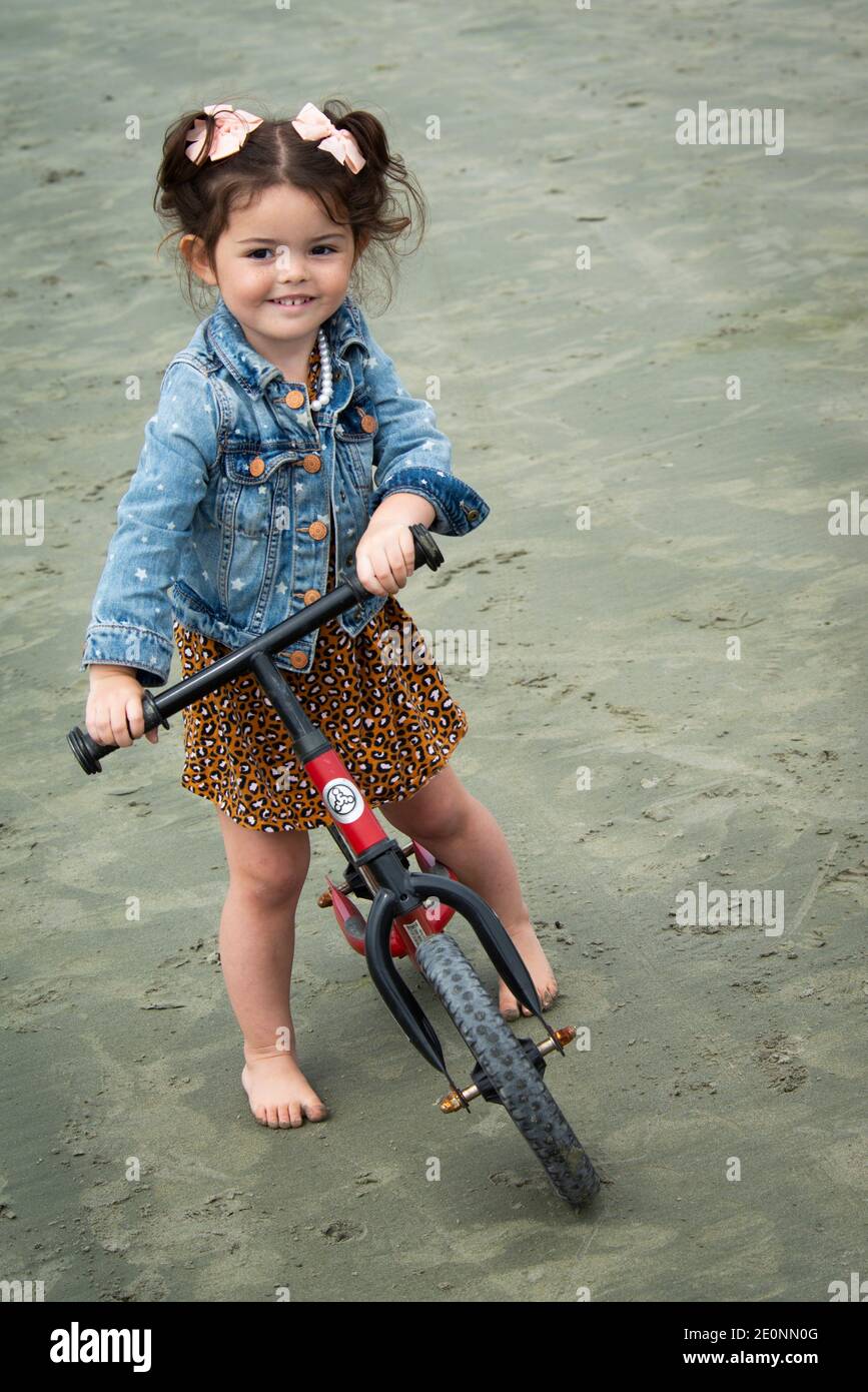 Push girl hi-res stock photography and images - Alamy