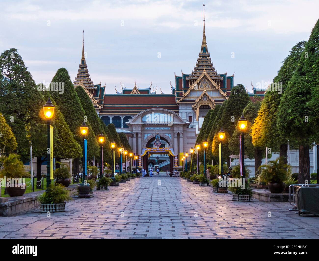 Bangkok grand palace thailand architecture hi-res stock photography and ...