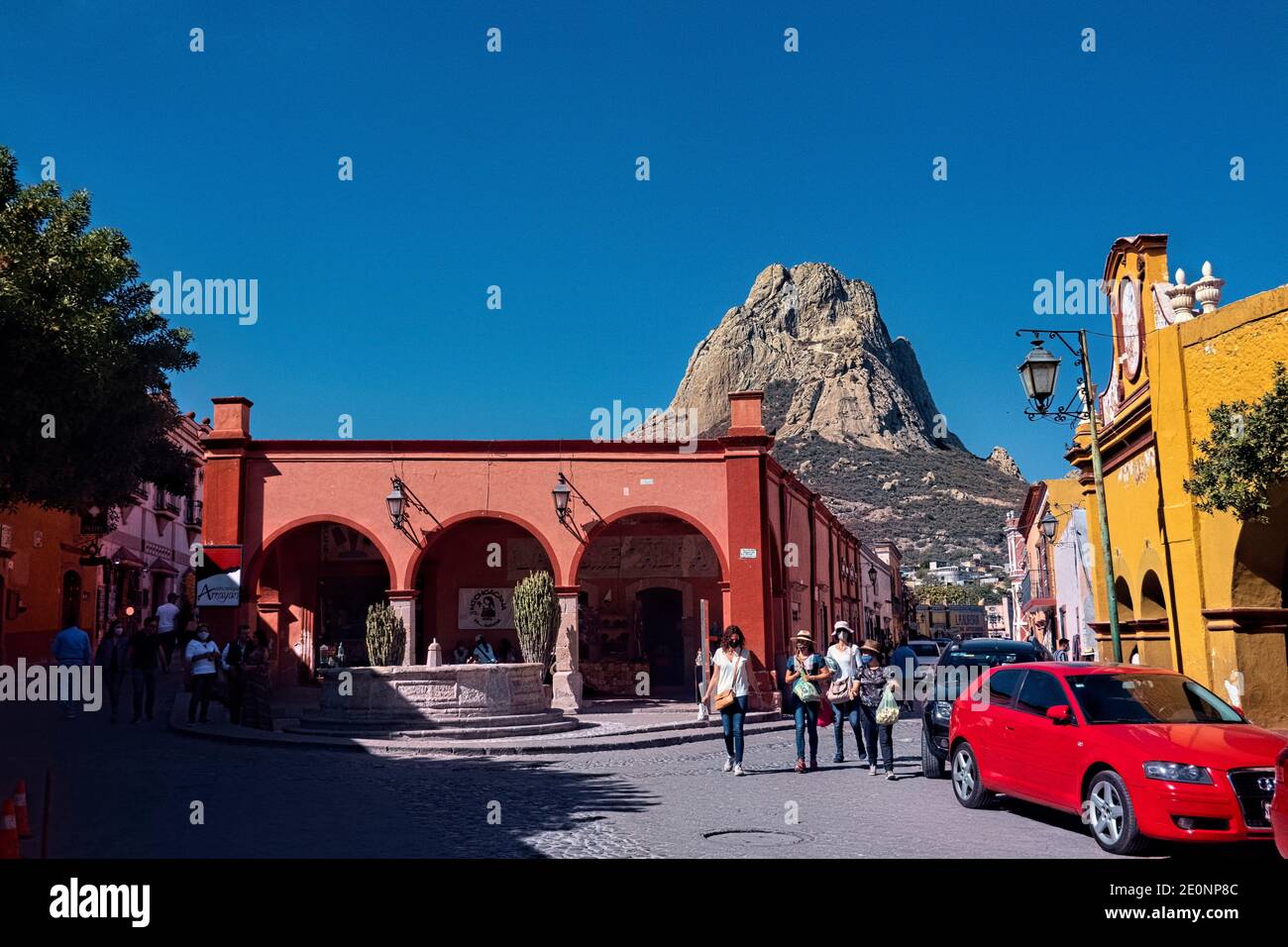 Bernal monolith mexico hi-res stock photography and images - Alamy