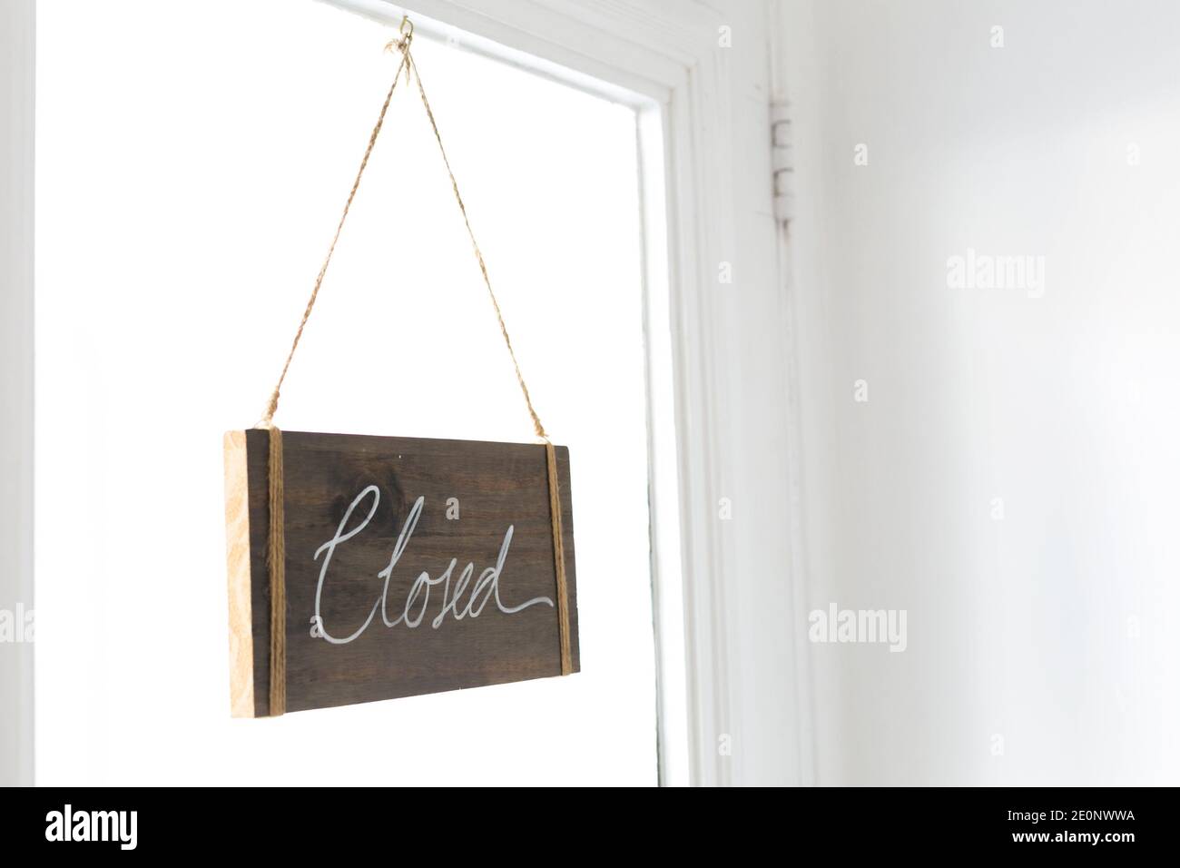 shop closed sign Stock Photo - Alamy