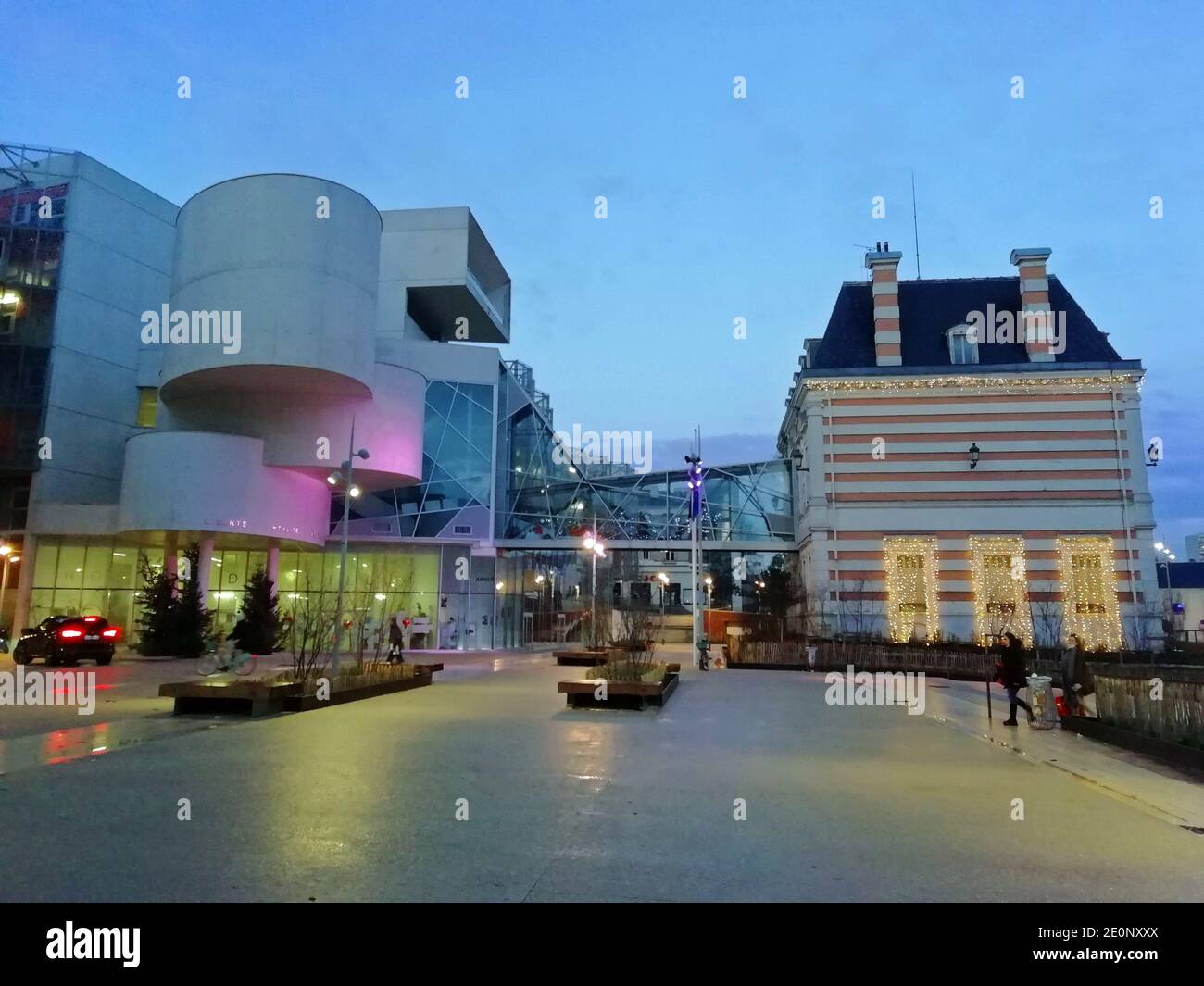 Porte bagnolet hi-res stock photography and images - Alamy