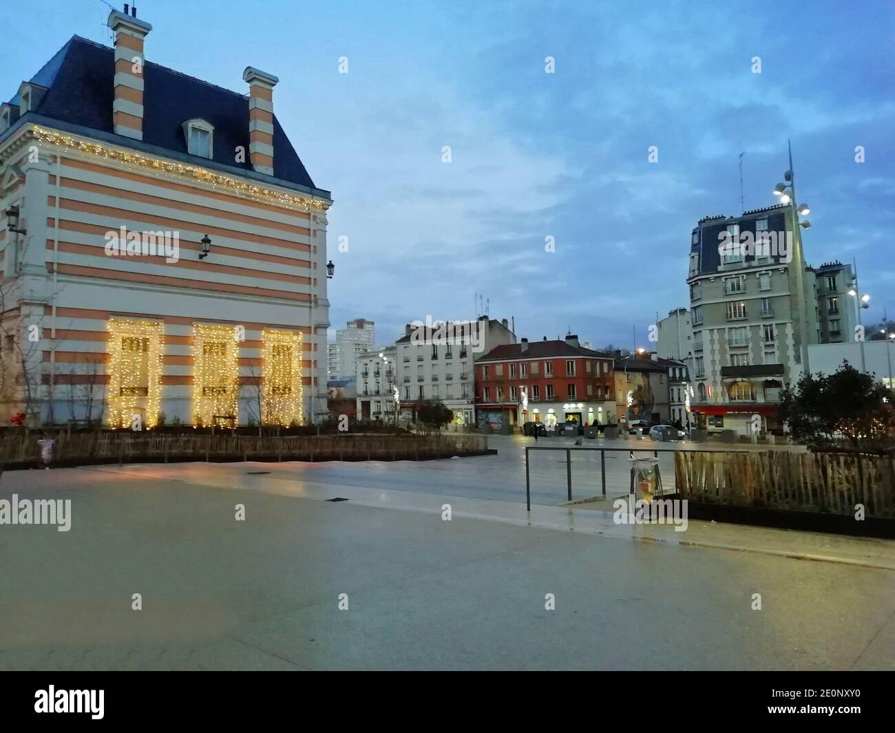 Porte bagnolet hi-res stock photography and images - Alamy