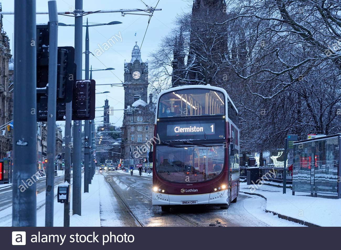 Buses in snow hi-res stock photography and images - Alamy