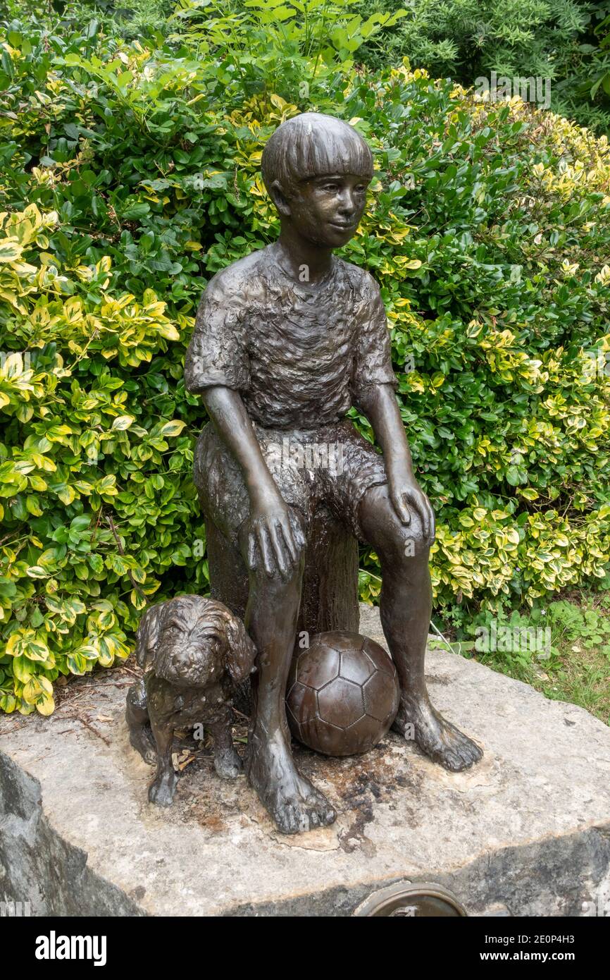 "Maiden with Swans" by Eunice Goodman, Ray Mill Island, River Thames ...