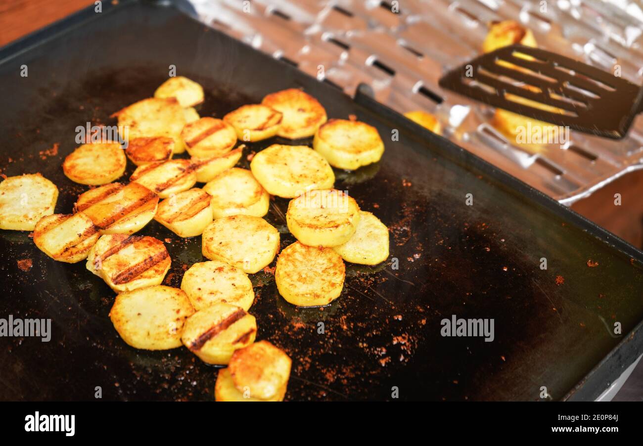 Potatoes cut small circles hi-res stock photography and images - Alamy