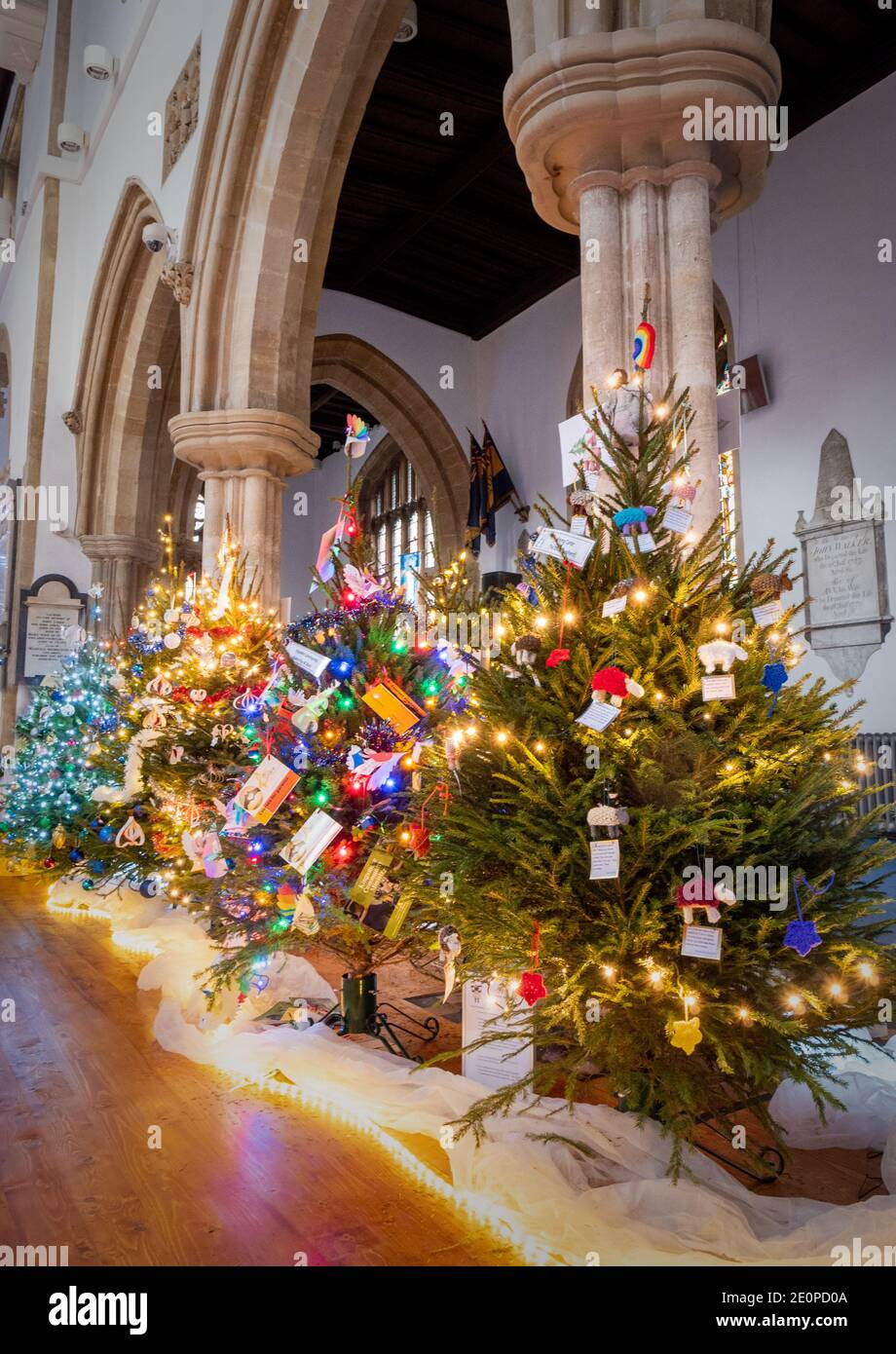 Church decorations christmas uk hi-res stock photography and images - Alamy