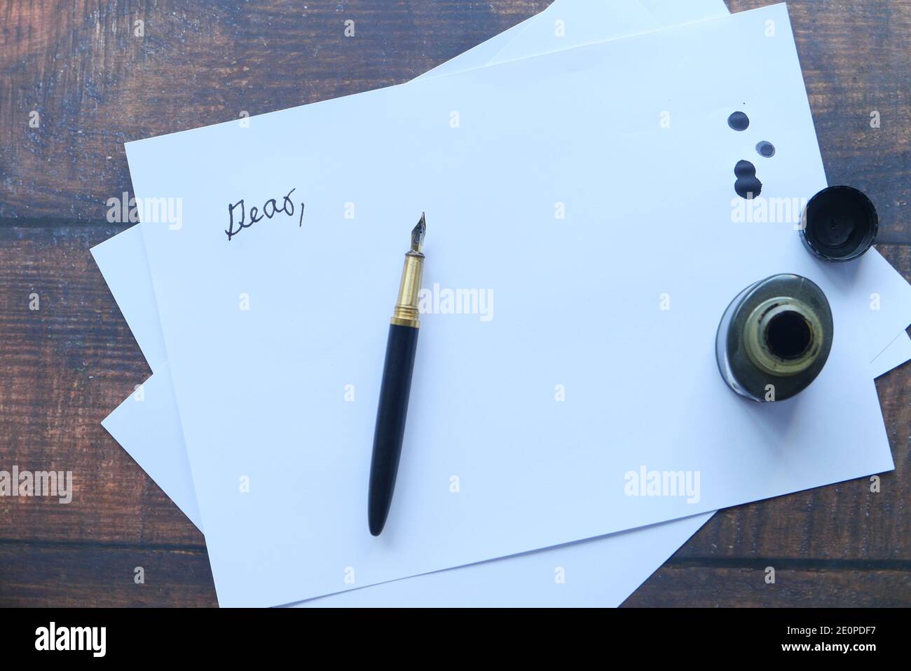 Ink empty paper fountain pen hi-res stock photography and images - Alamy