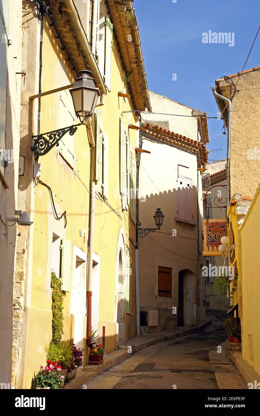 Village castellet hi-res stock photography and images - Alamy