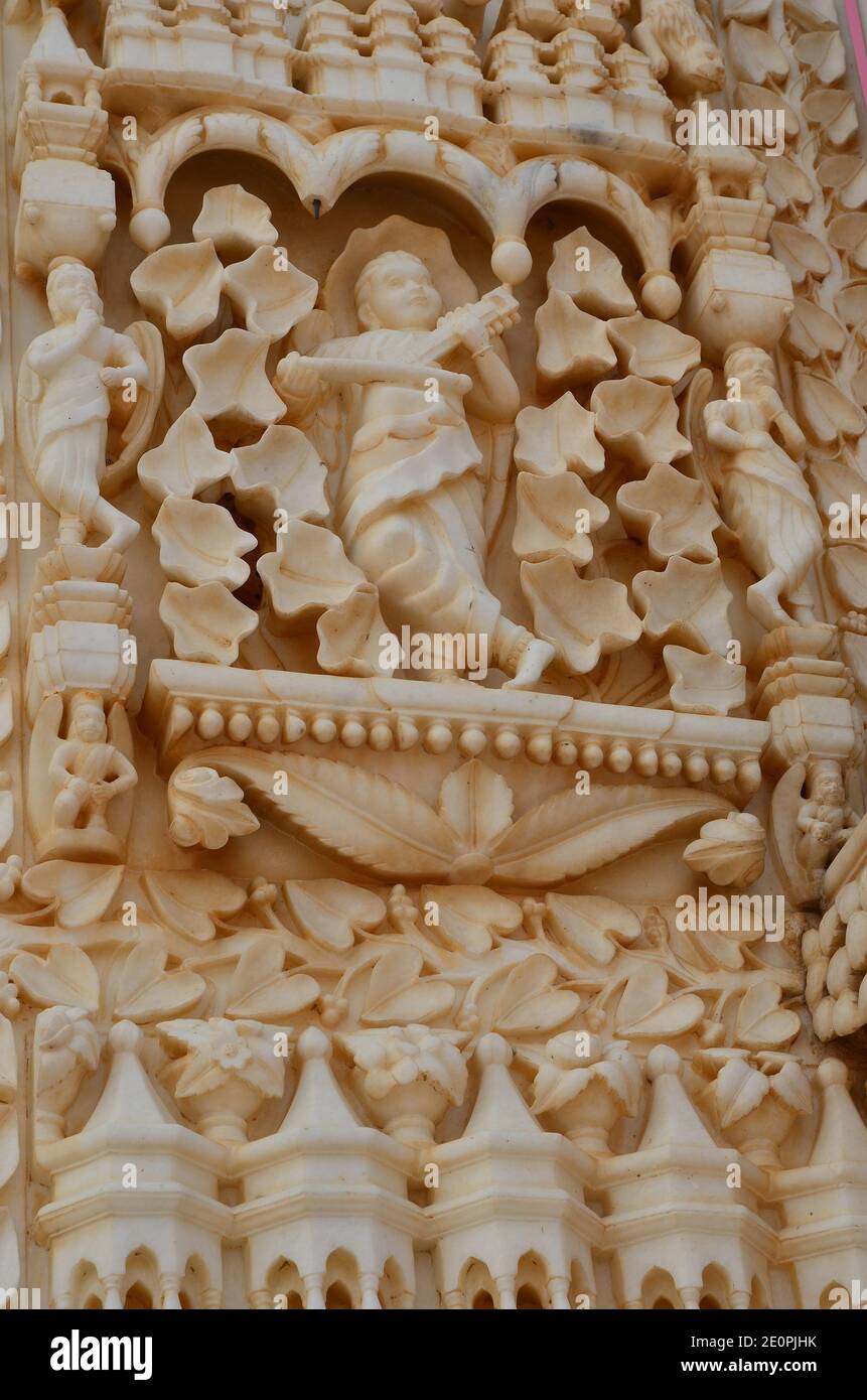 Beautiful marble carving at Karni Mata, the temple of rats at Deshnoke ...
