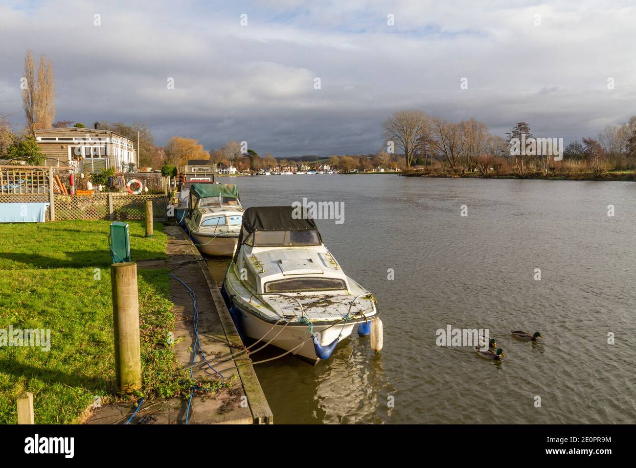 Bourne end bucks hi-res stock photography and images - Alamy