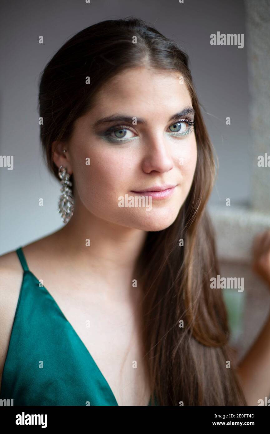 Pretty green dress hi-res stock photography and images - Alamy